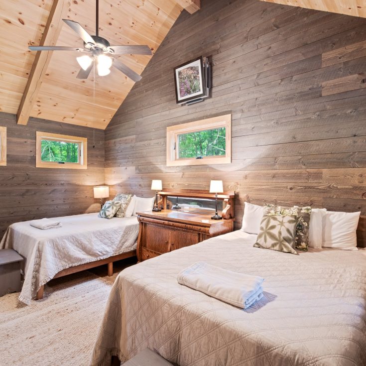 Small Builds Split Rock Bunkhouse and Cottage at the Barn