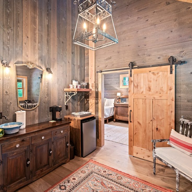 Small Builds Split Rock Bunkhouse and Cottage at the Barn